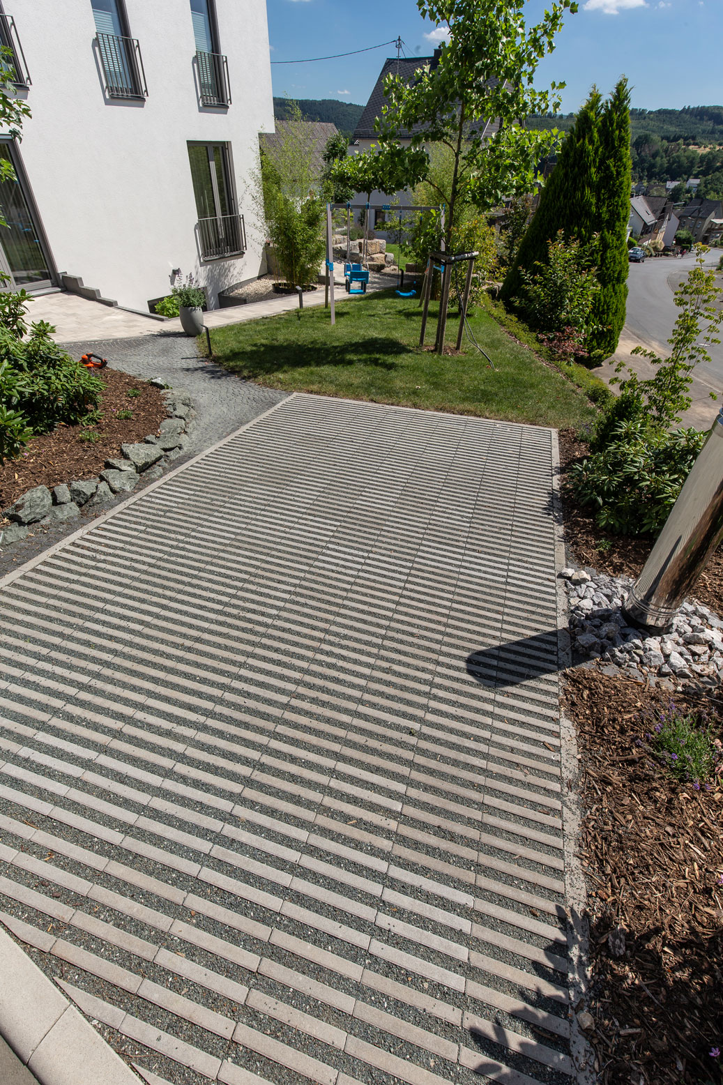 KL-Rasenplatte: Mit Stegen zum Verfüllen der Fugen mit Splitt und Grün