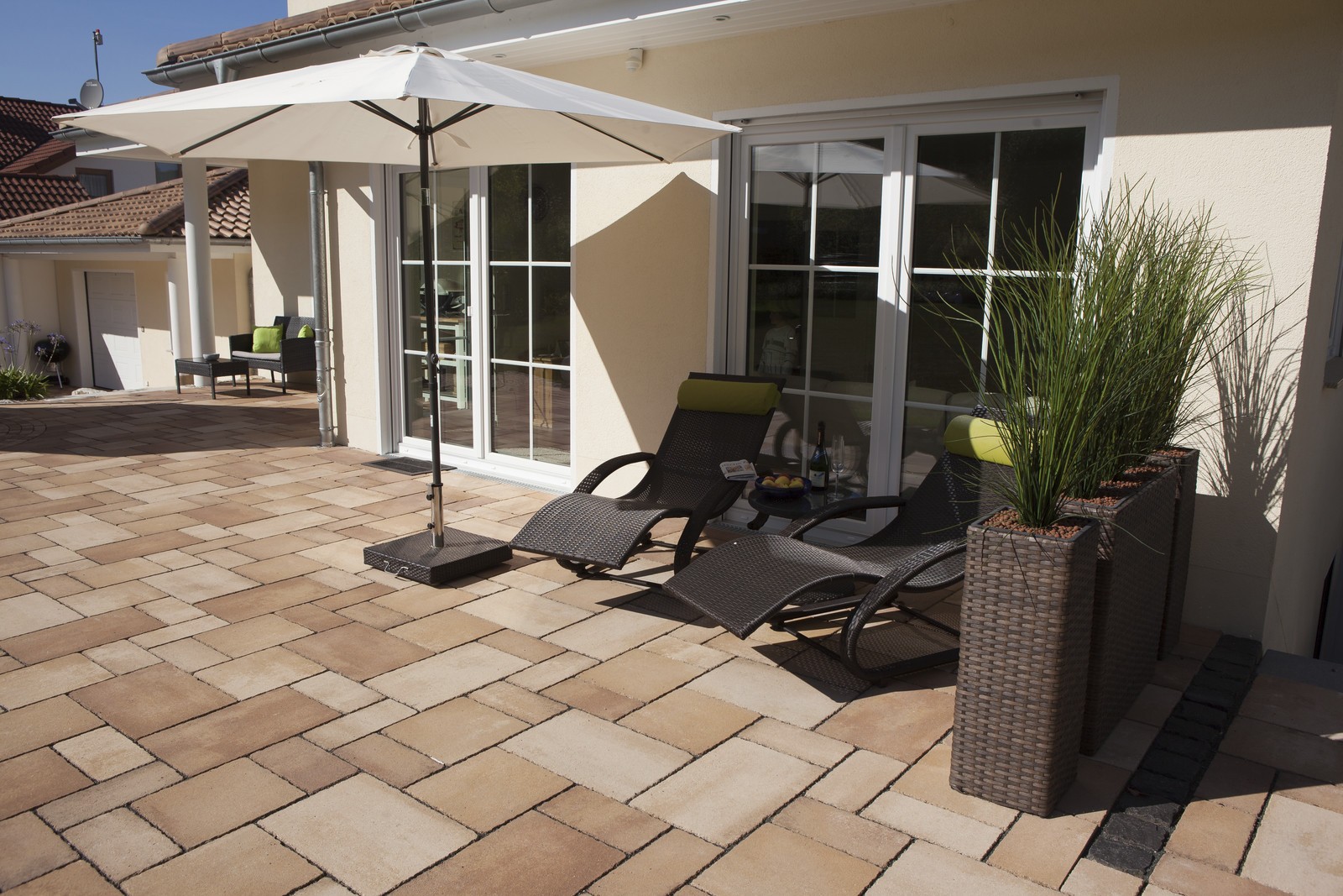 Medino Terrassenplatten in großem Format mit natürlichen Farbverläufen